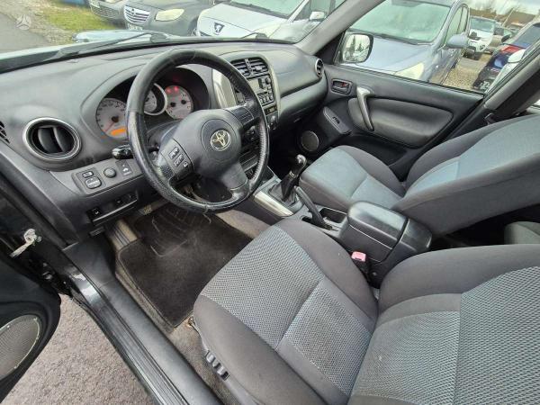 Pelēks Toyota RAV4 2004 Tauragė, ar dzinēja tilpumu 2.00 L un nobraukumu 270 tūkst. km par 3200 €, foto 6 vietnē AUTOMOTO.COM.LV
