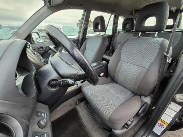 Pelēks Toyota RAV4 2004 Tauragė, ar dzinēja tilpumu 2.00 L un nobraukumu 270 tūkst. km par 3200 €, foto 7 vietnē AUTOMOTO.COM.LV