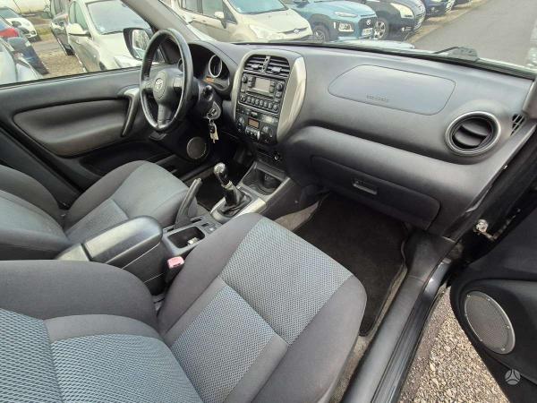 Pelēks Toyota RAV4 2004 Tauragė, ar dzinēja tilpumu 2.00 L un nobraukumu 270 tūkst. km par 3200 €, foto 9 vietnē AUTOMOTO.COM.LV
