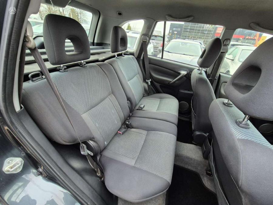 Grey Toyota RAV4 2004 in Taurage, with an engine capacity of 2.00 L and mileage of 270 thousand km for 3200 €, photo 11 on AUTOMOTO.COM.LV