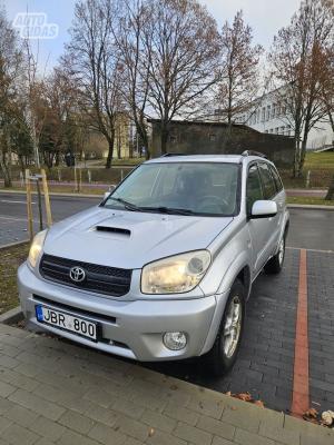 Pelēks Toyota RAV4 2004 Telšiai, ar dzinēja tilpumu 2.00 L un nobraukumu 202 tūkst. km par 2300 €, foto  vietnē AUTOMOTO.COM.LV