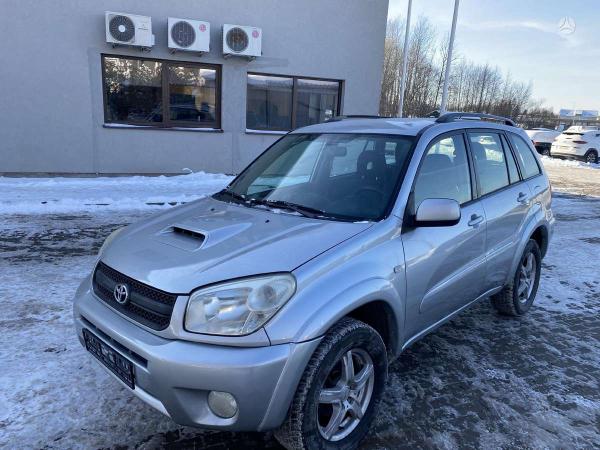 Grey Toyota RAV4 2004 in Utena, with an engine capacity of 2.00 L and mileage of 237 thousand km for 3550 €, photo 2 on AUTOMOTO.COM.LV