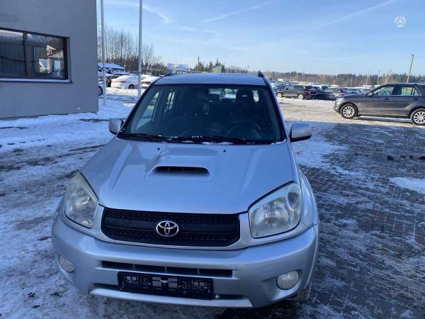 Grey Toyota RAV4 2004 in Utena, with an engine capacity of 2.00 L and mileage of 237 thousand km for 3550 €, photo 3 on AUTOMOTO.COM.LV