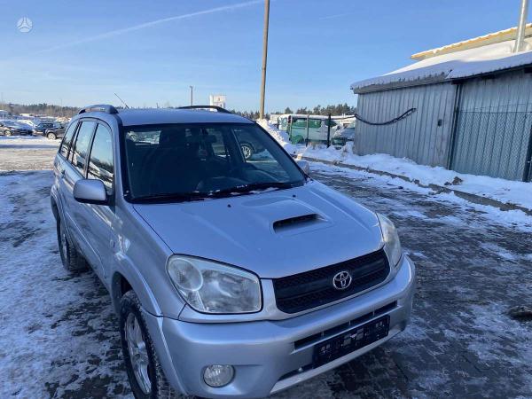 Grey Toyota RAV4 2004 in Utena, with an engine capacity of 2.00 L and mileage of 237 thousand km for 3550 €, photo 6 on AUTOMOTO.COM.LV