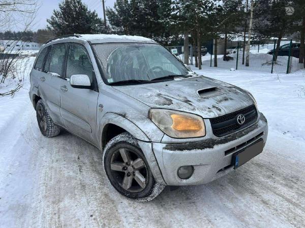 Pelēks Toyota RAV4 2004 Viļņa, ar dzinēja tilpumu 2.00 L un nobraukumu 319 tūkst. km par 2000 €, foto 1 vietnē AUTOMOTO.COM.LV