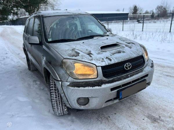 Pelēks Toyota RAV4 2004 Viļņa, ar dzinēja tilpumu 2.00 L un nobraukumu 319 tūkst. km par 2000 €, foto 2 vietnē AUTOMOTO.COM.LV