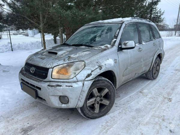 Pelēks Toyota RAV4 2004 Viļņa, ar dzinēja tilpumu 2.00 L un nobraukumu 319 tūkst. km par 2000 €, foto 3 vietnē AUTOMOTO.COM.LV