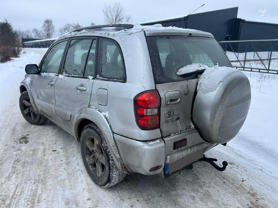 Pelēks Toyota RAV4 2004 Viļņa, ar dzinēja tilpumu 2.00 L un nobraukumu 319 tūkst. km par 2000 €, foto 4 vietnē AUTOMOTO.COM.LV