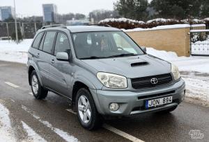 Pelēks Toyota RAV4 2004 Viļņa, ar dzinēja tilpumu 2.00 L un nobraukumu 352 tūkst. km par 2350 €, foto  vietnē AUTOMOTO.COM.LV