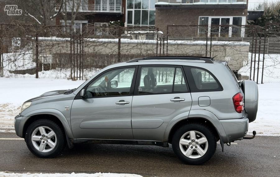 Pelēks Toyota RAV4 2004 Viļņa, ar dzinēja tilpumu 2.00 L un nobraukumu 352 tūkst. km par 2350 €, foto 5 vietnē AUTOMOTO.COM.LV