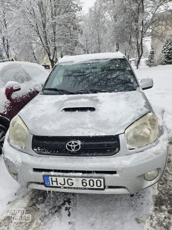 Grey Toyota RAV4 2004 in Alytus, with an engine capacity of 2.00 L and mileage of 172 thousand km for 2700 €, photo 2 on AUTOMOTO.COM.LV