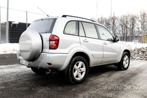 Pelēks Toyota RAV4 2004 Tallina, ar dzinēja tilpumu 2.00 L un nobraukumu 255 tūkst. km par 3999 €, foto 4 vietnē AUTOMOTO.COM.LV