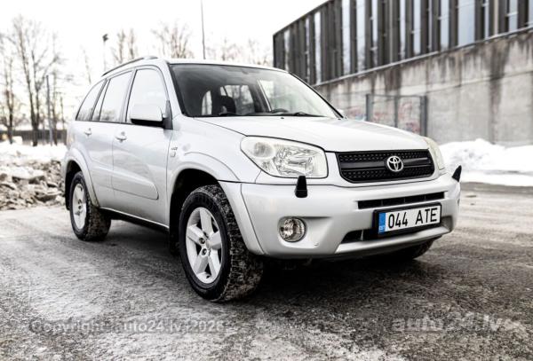 Pelēks Toyota RAV4 2004 Tallina, ar dzinēja tilpumu 2.00 L un nobraukumu 255 tūkst. km par 3999 €, foto 5 vietnē AUTOMOTO.COM.LV