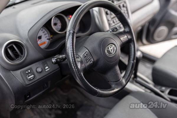 Pelēks Toyota RAV4 2004 Tallina, ar dzinēja tilpumu 2.00 L un nobraukumu 255 tūkst. km par 3999 €, foto 7 vietnē AUTOMOTO.COM.LV