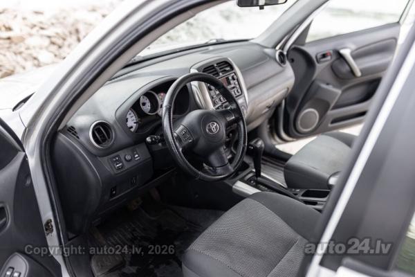 Pelēks Toyota RAV4 2004 Tallina, ar dzinēja tilpumu 2.00 L un nobraukumu 255 tūkst. km par 3999 €, foto 9 vietnē AUTOMOTO.COM.LV