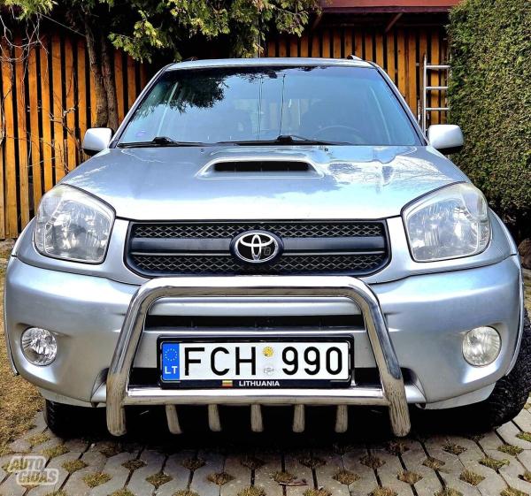 Pelēks Toyota RAV4 2004 Ignalina, ar dzinēja tilpumu 2.00 L un nobraukumu 216 tūkst. km par 2700 €, foto 1 vietnē AUTOMOTO.COM.LV