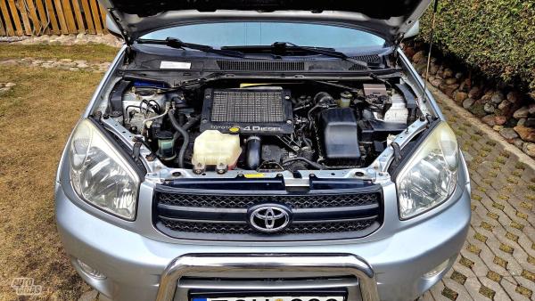Pelēks Toyota RAV4 2004 Ignalina, ar dzinēja tilpumu 2.00 L un nobraukumu 216 tūkst. km par 2700 €, foto 2 vietnē AUTOMOTO.COM.LV