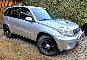 Pelēks Toyota RAV4 2004 Ignalina, ar dzinēja tilpumu 2.00 L un nobraukumu 216 tūkst. km par 2700 €, foto 3 vietnē AUTOMOTO.COM.LV