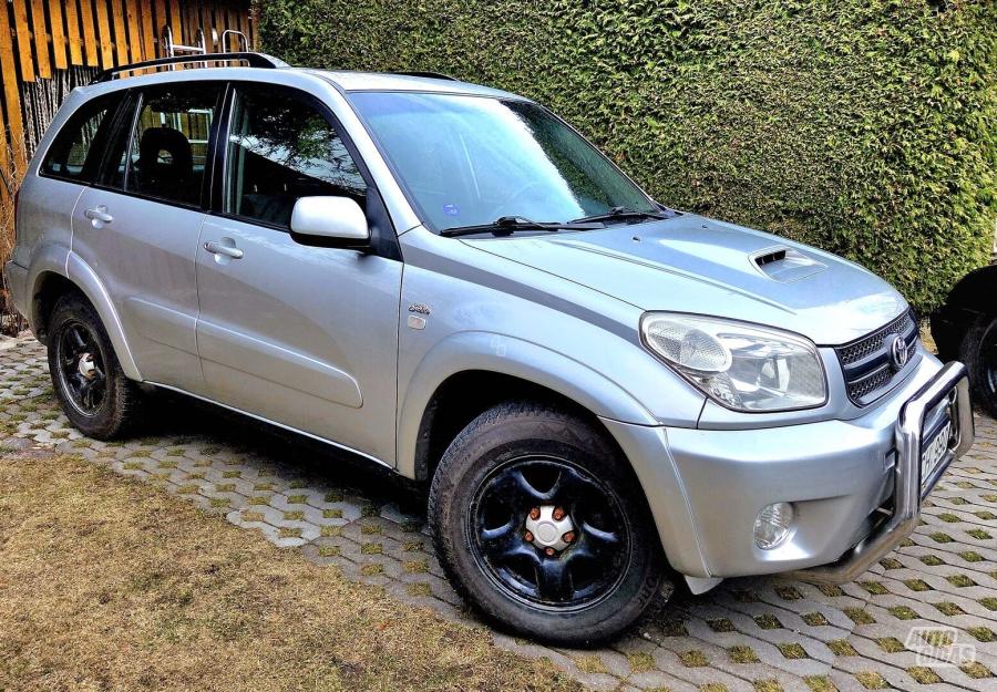 Pelēks Toyota RAV4 2004 Ignalina, ar dzinēja tilpumu 2.00 L un nobraukumu 216 tūkst. km par 2700 €, foto 3 vietnē AUTOMOTO.COM.LV
