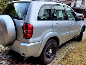 Pelēks Toyota RAV4 2004 Ignalina, ar dzinēja tilpumu 2.00 L un nobraukumu 216 tūkst. km par 2700 €, foto 4 vietnē AUTOMOTO.COM.LV