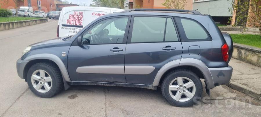 Pelēks Toyota RAV4 2004 Liepāja, ar dzinēja tilpumu 2.00 L un nobraukumu 0 tūkst. km par 2000 €, foto 4 vietnē AUTOMOTO.COM.LV
