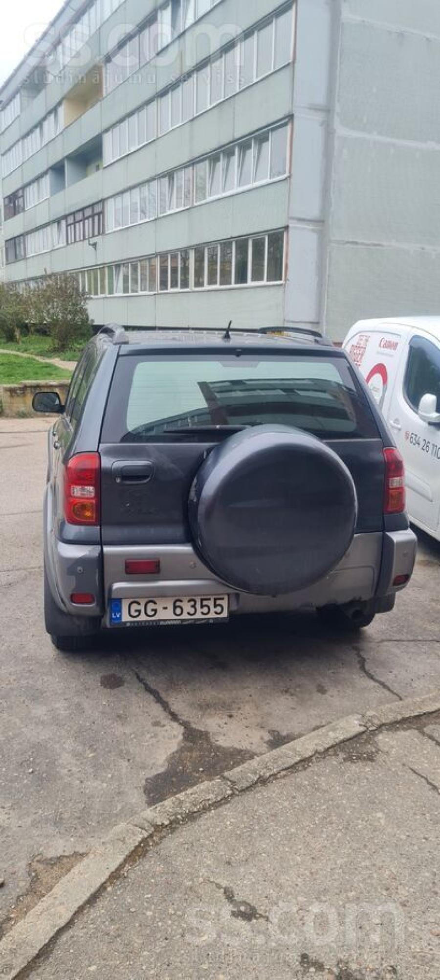 Pelēks Toyota RAV4 2004 Liepāja, ar dzinēja tilpumu 2.00 L un nobraukumu 0 tūkst. km par 2000 €, foto 5 vietnē AUTOMOTO.COM.LV