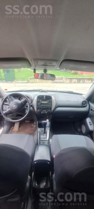 Pelēks Toyota RAV4 2004 Liepāja, ar dzinēja tilpumu 2.00 L un nobraukumu 0 tūkst. km par 2000 €, foto 7 vietnē AUTOMOTO.COM.LV