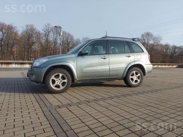 Серый Тойота РАВ 4 2004 в Рига, объемом двигателя 2.00 л и пробегом 198 тыс. км за 2900 €, фото 1 на AUTOMOTO.COM.LV