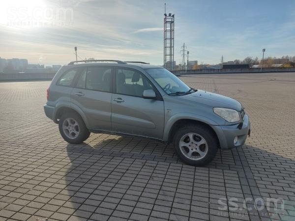 Серый Тойота РАВ 4 2004 в Рига, объемом двигателя 2.00 л и пробегом 198 тыс. км за 2900 €, фото 3 на AUTOMOTO.COM.LV