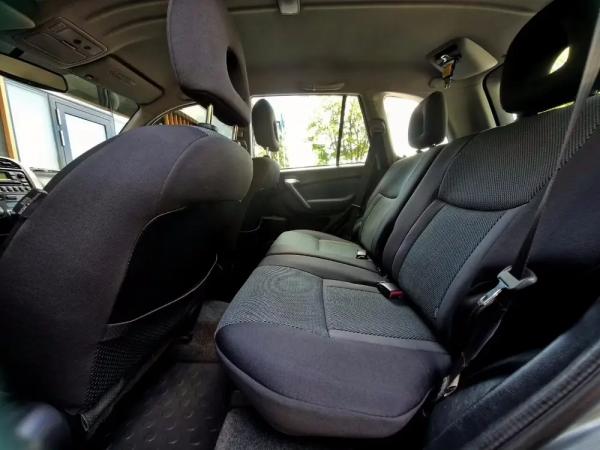 Grey Toyota RAV4 2004 in Riga, with an engine capacity of 2.00 L and mileage of 184 thousand km for 3990 €, photo 6 on AUTOMOTO.COM.LV