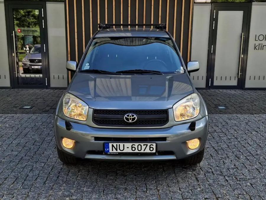 Grey Toyota RAV4 2004 in Riga, with an engine capacity of 2.00 L and mileage of 184 thousand km for 3990 €, photo 13 on AUTOMOTO.COM.LV