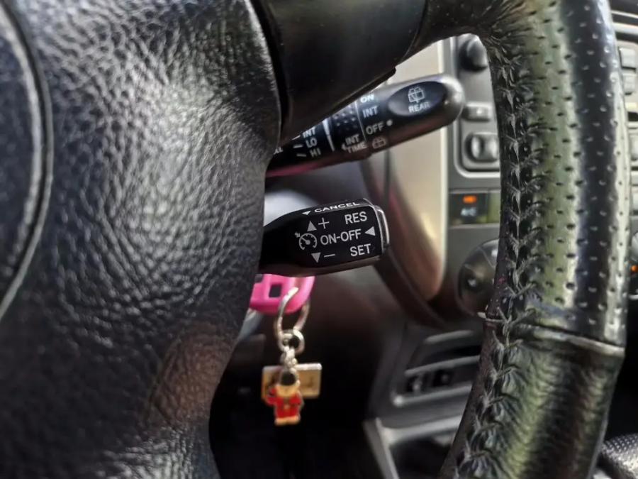 Grey Toyota RAV4 2004 in Riga, with an engine capacity of 2.00 L and mileage of 184 thousand km for 3990 €, photo 14 on AUTOMOTO.COM.LV