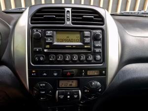 Grey Toyota RAV4 2004 in Riga, with an engine capacity of 2.00 L and mileage of 184 thousand km for 3990 €, photo 16 on AUTOMOTO.COM.LV