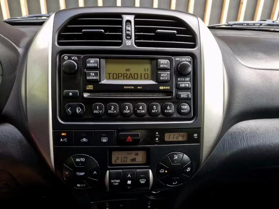 Grey Toyota RAV4 2004 in Riga, with an engine capacity of 2.00 L and mileage of 184 thousand km for 3990 €, photo 16 on AUTOMOTO.COM.LV