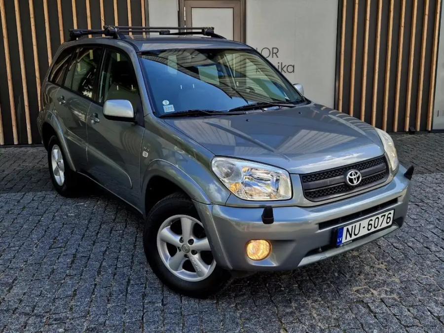 Grey Toyota RAV4 2004 in Riga, with an engine capacity of 2.00 L and mileage of 184 thousand km for 3990 €, photo 21 on AUTOMOTO.COM.LV