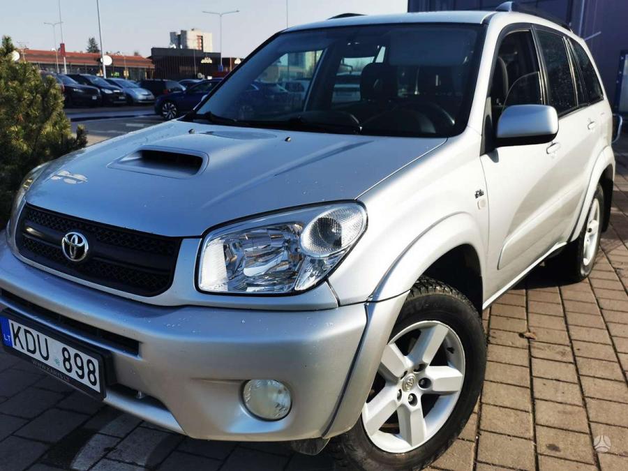 Pelēks Toyota RAV4 2004 Viļņa, ar dzinēja tilpumu 2.00 L un nobraukumu 255 tūkst. km par 3450 €, foto 1 vietnē AUTOMOTO.COM.LV