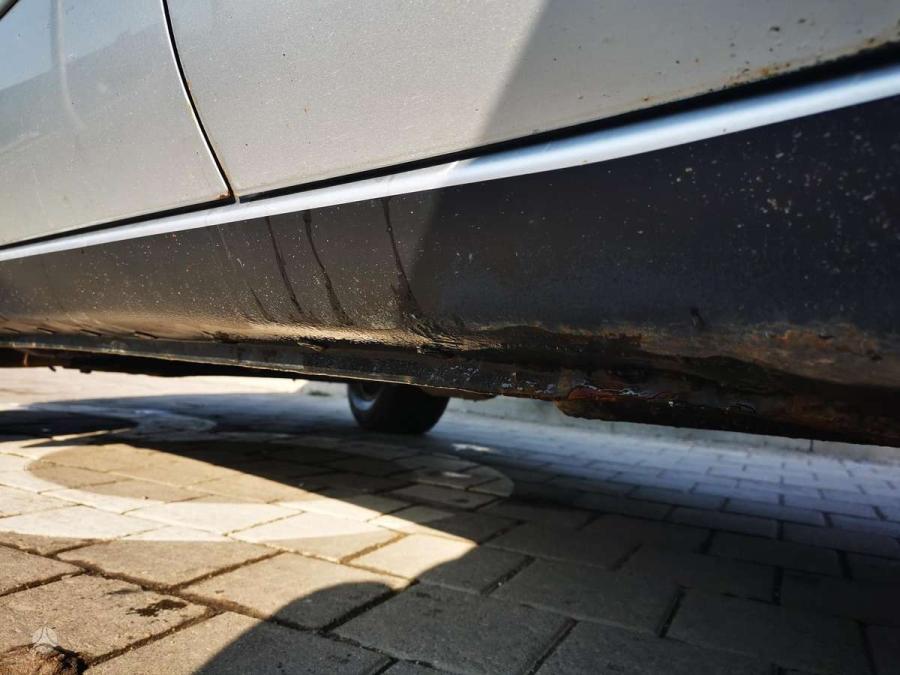 Pelēks Toyota RAV4 2004 Viļņa, ar dzinēja tilpumu 2.00 L un nobraukumu 255 tūkst. km par 3450 €, foto 13 vietnē AUTOMOTO.COM.LV