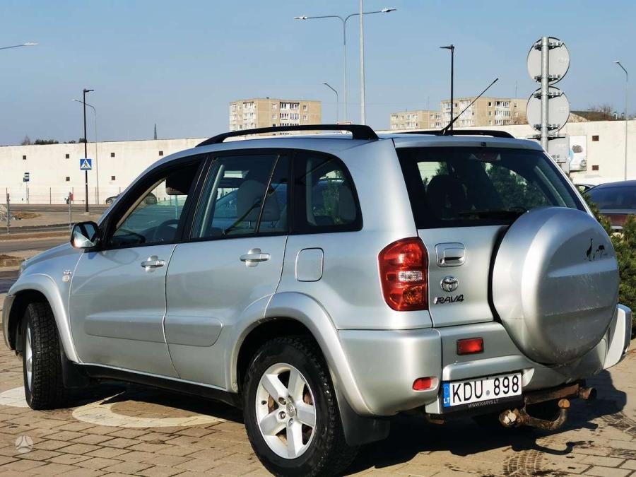 Pelēks Toyota RAV4 2004 Viļņa, ar dzinēja tilpumu 2.00 L un nobraukumu 255 tūkst. km par 3450 €, foto 14 vietnē AUTOMOTO.COM.LV