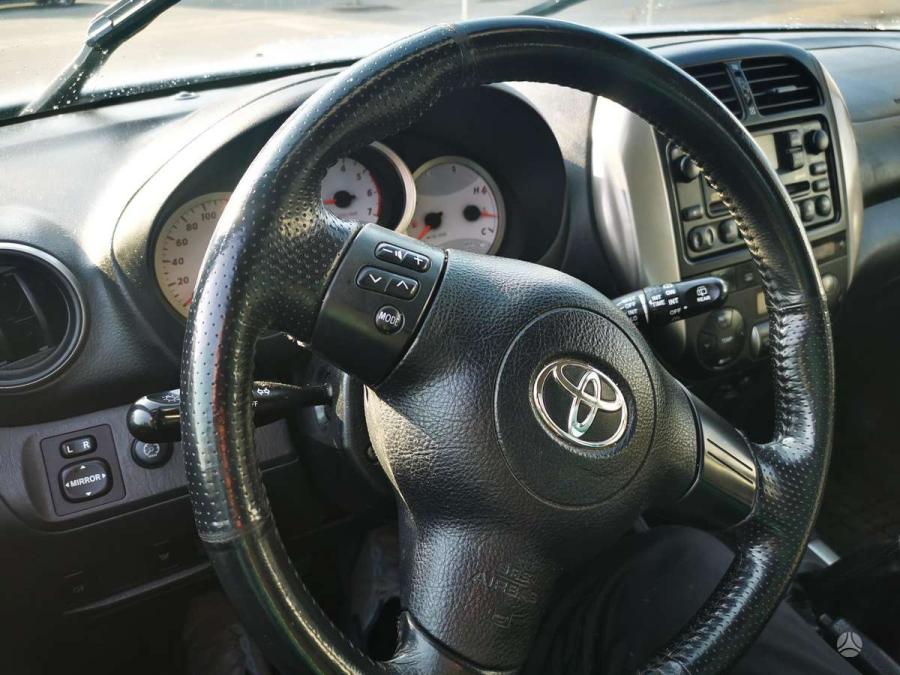 Pelēks Toyota RAV4 2004 Viļņa, ar dzinēja tilpumu 2.00 L un nobraukumu 255 tūkst. km par 3450 €, foto 21 vietnē AUTOMOTO.COM.LV