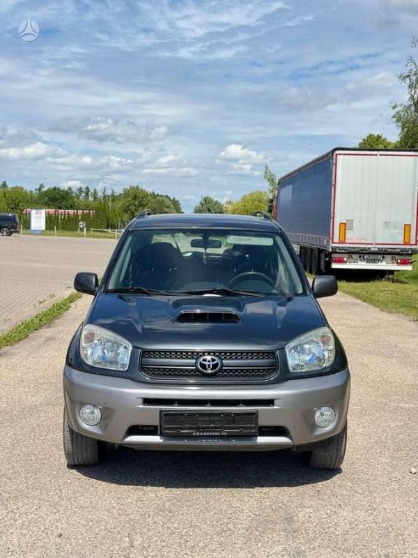 Pelēks Toyota RAV4 2004 Kauņa, ar dzinēja tilpumu 0.00 L un nobraukumu 266 tūkst. km par 3200 €, foto 2 vietnē AUTOMOTO.COM.LV