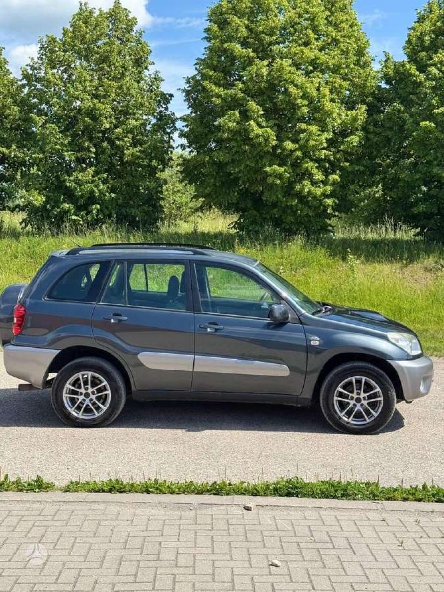 Pelēks Toyota RAV4 2004 Kauņa, ar dzinēja tilpumu 0.00 L un nobraukumu 266 tūkst. km par 3200 €, foto 5 vietnē AUTOMOTO.COM.LV