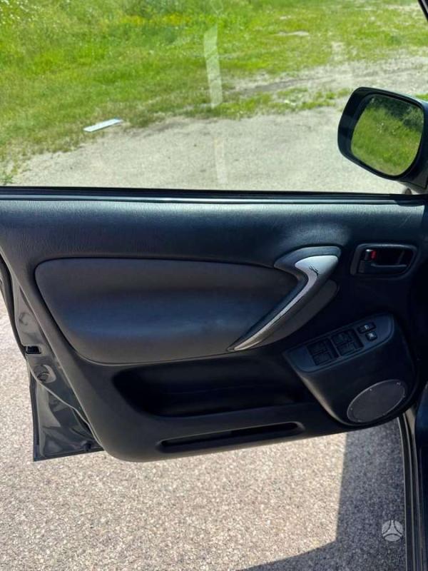 Pelēks Toyota RAV4 2004 Kauņa, ar dzinēja tilpumu 0.00 L un nobraukumu 266 tūkst. km par 3200 €, foto 10 vietnē AUTOMOTO.COM.LV
