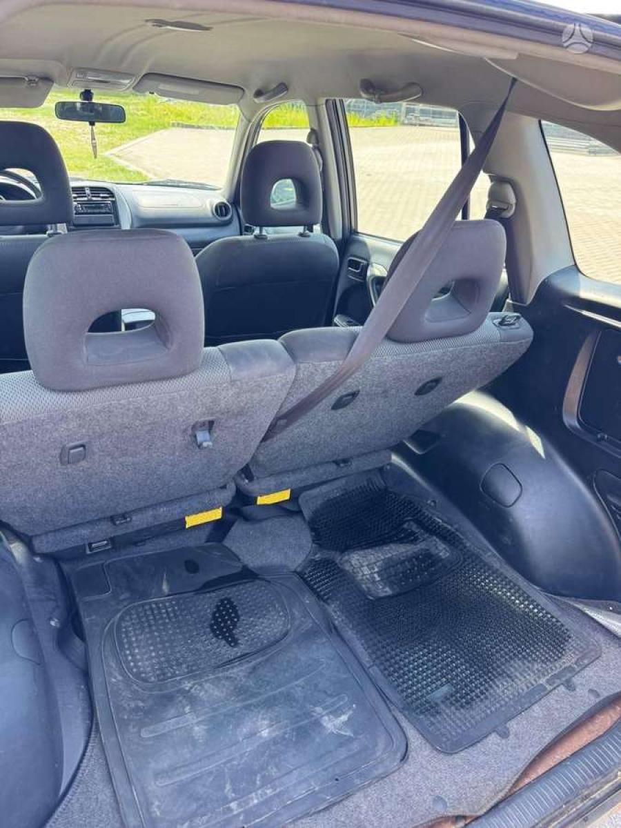 Pelēks Toyota RAV4 2004 Kauņa, ar dzinēja tilpumu 0.00 L un nobraukumu 266 tūkst. km par 3200 €, foto 13 vietnē AUTOMOTO.COM.LV