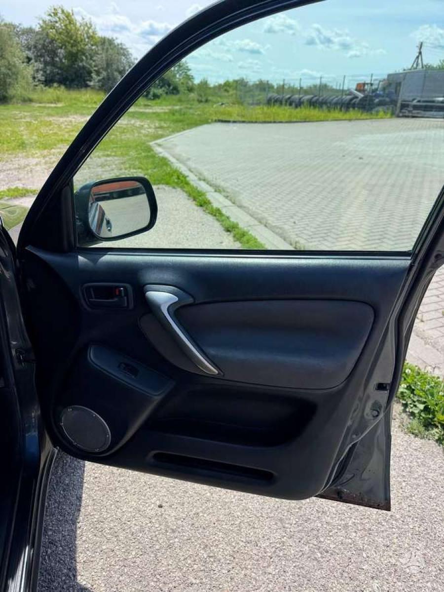 Pelēks Toyota RAV4 2004 Kauņa, ar dzinēja tilpumu 0.00 L un nobraukumu 266 tūkst. km par 3200 €, foto 16 vietnē AUTOMOTO.COM.LV