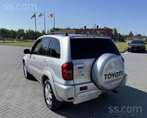 Grey Toyota RAV4 2004 in Telschi, with an engine capacity of 2.00 L and mileage of 281 thousand km for 3990 €, photo 5 on AUTOMOTO.COM.LV