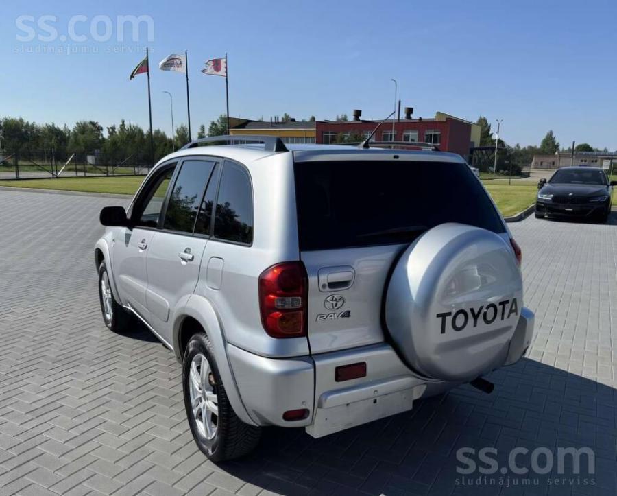 Grey Toyota RAV4 2004 in Telschi, with an engine capacity of 2.00 L and mileage of 281 thousand km for 3990 €, photo 5 on AUTOMOTO.COM.LV