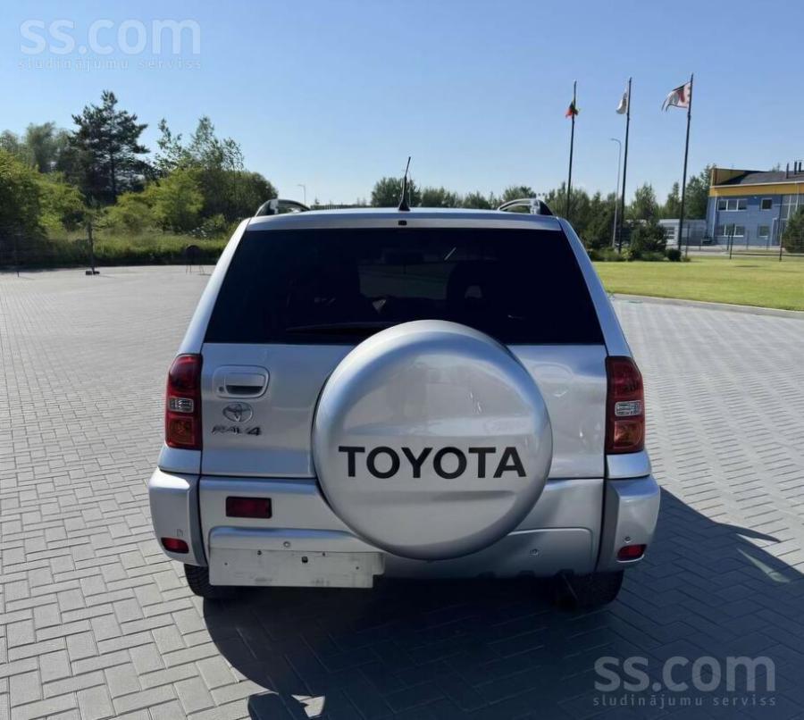 Grey Toyota RAV4 2004 in Telschi, with an engine capacity of 2.00 L and mileage of 281 thousand km for 3990 €, photo 6 on AUTOMOTO.COM.LV