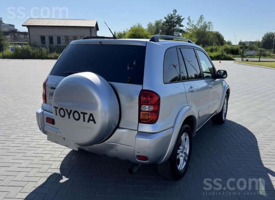 Grey Toyota RAV4 2004 in Telschi, with an engine capacity of 2.00 L and mileage of 281 thousand km for 3990 €, photo 7 on AUTOMOTO.COM.LV