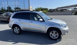 Grey Toyota RAV4 2004 in Telschi, with an engine capacity of 2.00 L and mileage of 281 thousand km for 3990 €, photo 8 on AUTOMOTO.COM.LV