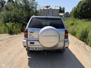 Grey Toyota RAV4 2004 in Vilnius, with an engine capacity of 2.00 L and mileage of 200 thousand km for 1999 €, photo 4 on AUTOMOTO.COM.LV